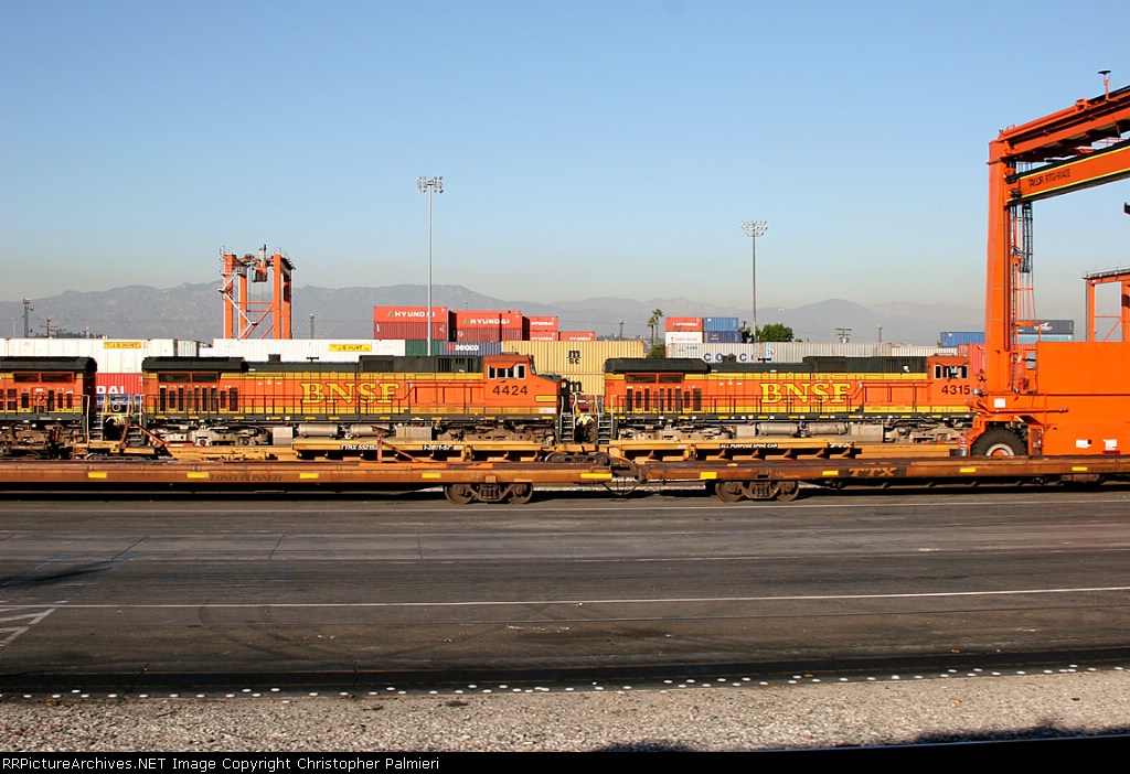 BNSF 4315 and BNSF 4424